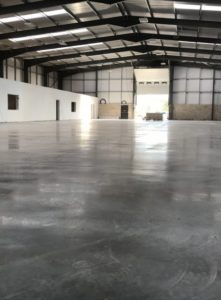 Light grey coloured dry shake topping containing alloy for extreme ...